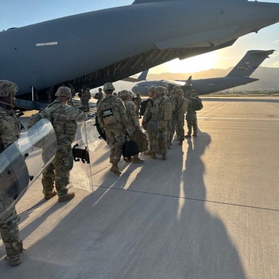 PHOTO Soldiers Loading Up The Plane To Invoke Insurrection Act In ...